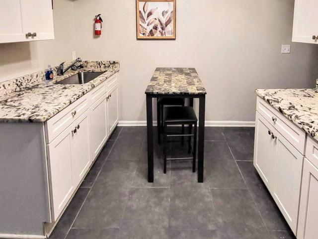 Beautiful Atlanta Duplex w washerdryer + private w