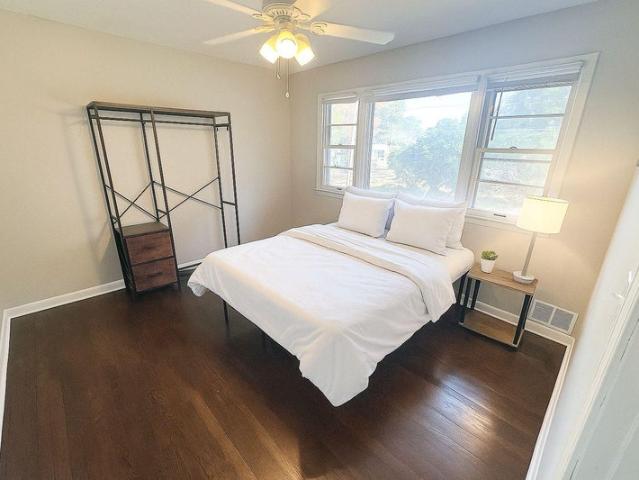 Beautiful Atlanta Home, Near the Airport, Shopping