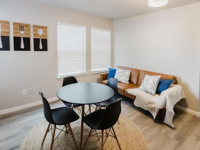 Beautiful Austin Colony Home! 13 min from Tesla Gi