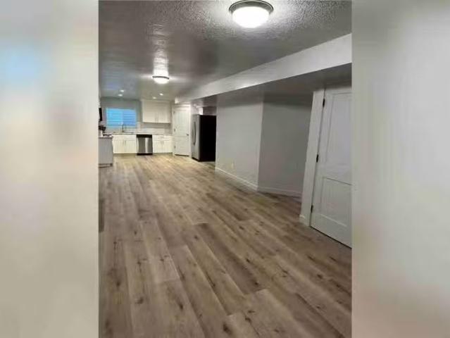 Beautiful basement apartment in a quiet neighborho 306 W Roya.