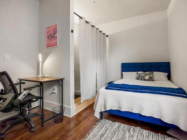 Beautiful blue bed house Relax and Chill Modern and stylish All bills/WiFi includedComfortabl