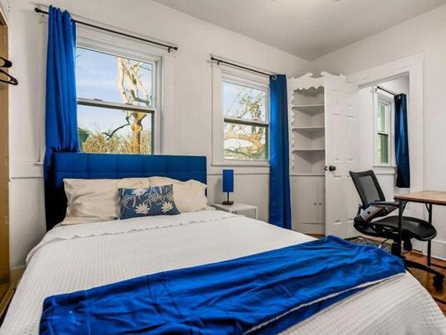 Beautiful blue bed house Relax and Chill Modern and stylish All bills/WiFi includedComfortabl