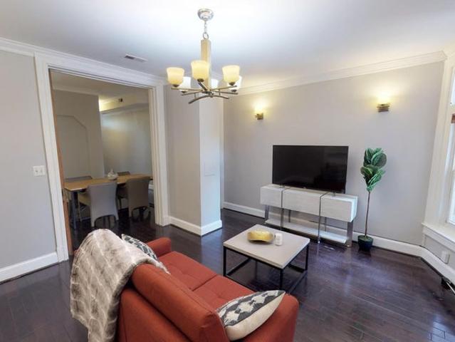 Beautiful Bloomingdale Home With Amazing City Vie