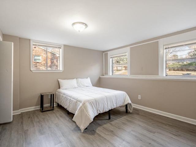 Beautiful Brand NEW Atlanta House with spacious di