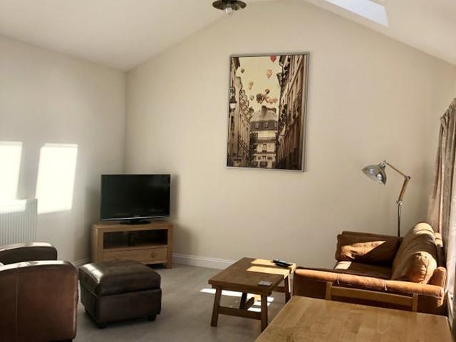Beautiful brand new 2 bedroom coach house
