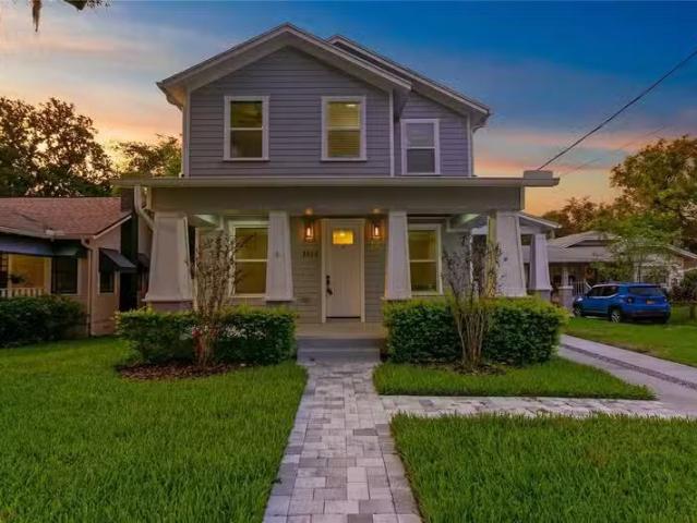 Beautiful bungalow style home! 1014 E Hamilton Ave