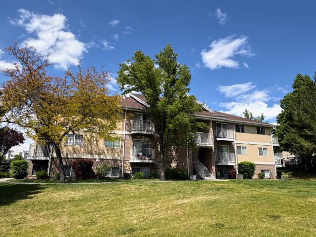 Beautiful Ground Floor Condo Near UVU & I 15 | 3 Bed / 2 Bath