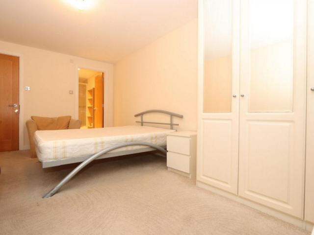 Beautiful double ensuite bedroom near East India DLR station Has a Room