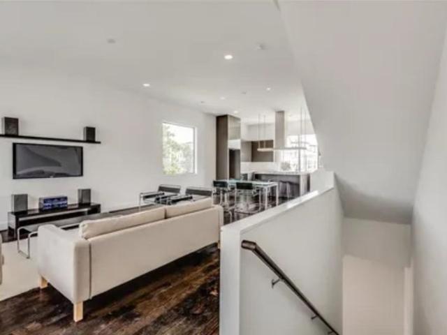 Beautiful downtown private gated townhome