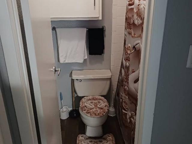 Beautiful Ensuite Fully Furnished Room Available