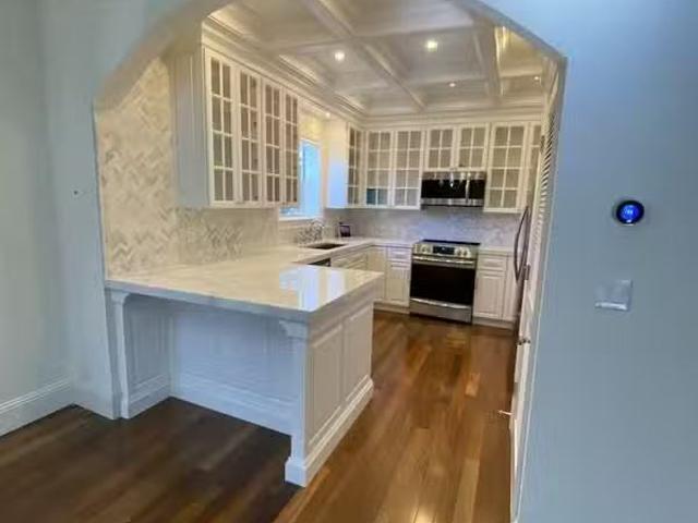 Beautiful Executive Condo, 2 Bedroom, 2 Bathroom in Downtown C.