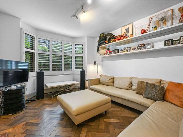 Beautiful four bedroom family house in Victoria Park