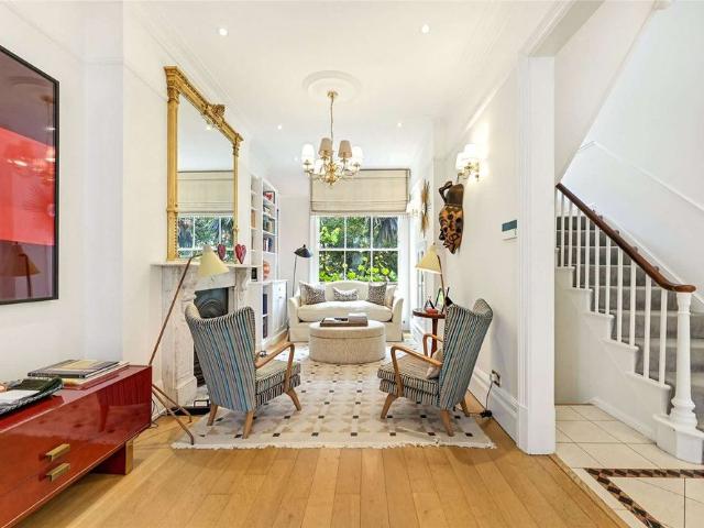 Beautiful family home of over 2,100 sq ft, enviably located on the 'Pimlico Grid', comprising 5 double bedrooms, 3 bathrooms, 2 reception room and private garden