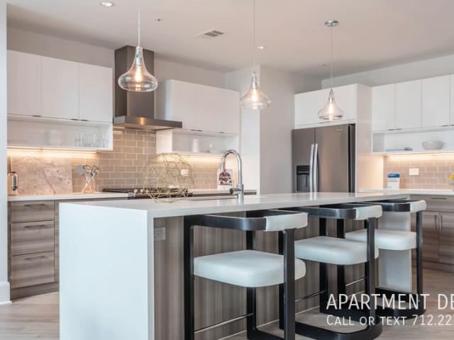 Beautiful finishes, open contemporary architecture apartments in Greenway/Upper Kirby