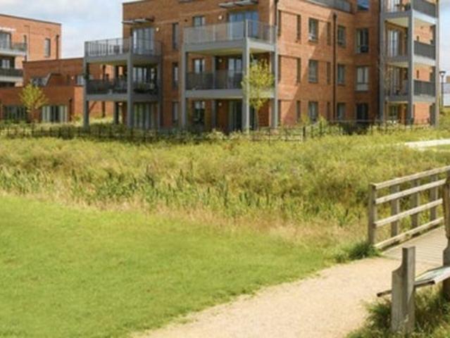 Beautiful Flat Facing Park for professional s
