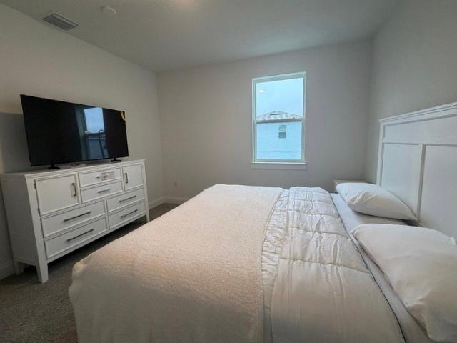 Beautiful fully furnished efficiency for rent in W
