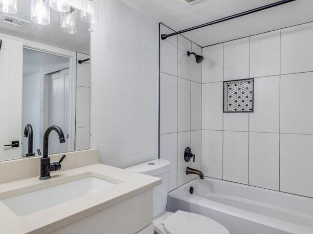 Beautiful Fully Renovated, Gated Community! 1 Bedroom Apartment for Rent at 1637 N 51st St, Phoenix, AZ 85008