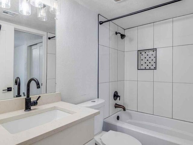 Beautiful Fully Renovated, Gated Community! 2 Bedroom Apartment for Rent at 1637 N 51st St, Phoenix, AZ 85008