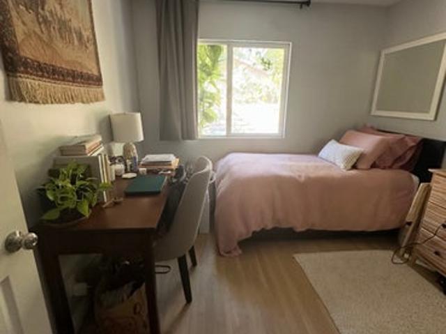 Beautiful furnished room in a tree lined property
