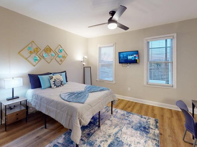 Beautiful Furnished Room Near Station North