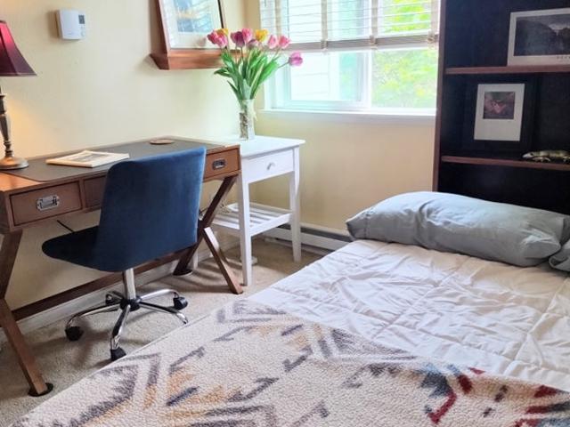 Beautiful furnished Room w/ Park View in Kirkland