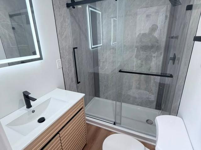 Beautiful Furnished Rooms for Professionals