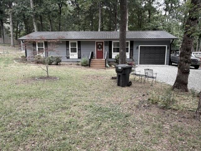 Beautiful furnished well maintain 3 bedrooms, 1.5 Baths