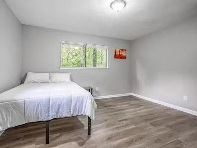 Beautiful House, Perfectly Located Near Transit—Explore Jonesb.