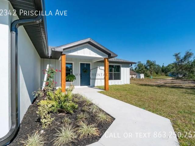 Beautiful Home with Fence Modern Living in Port Charlotte, FL