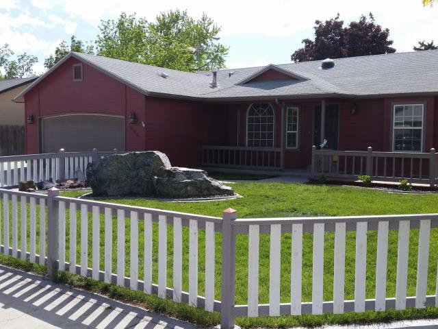 Beautiful Home with Hobby Shop and RV PARKING