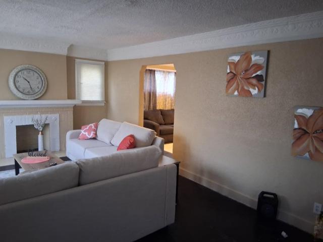 BEAUTIFUL HOME WITH ROOMS TO RENT