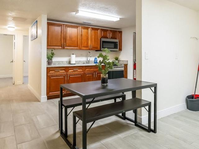 Beautiful Home close Usf, a 13 minute walk to tran