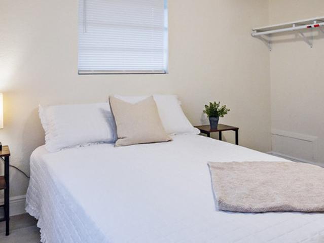 Beautiful Home close Usf, a 13 minute walk to transit stop 22nd St @ 137th Av. CLOSE TO EVERYTHING