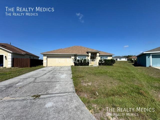 Beautiful Home in Village 7 with Huge Back Yard