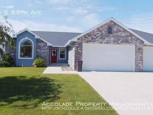 Beautiful Home in West Valley 1004 S 88th Ave