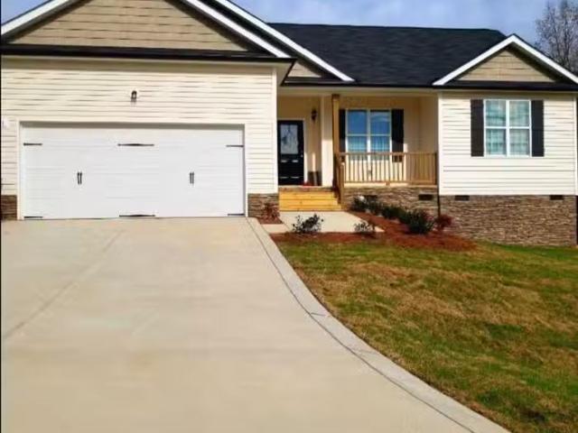 Beautiful Home in with Pool, gym, and golf access! 164 Jade S.