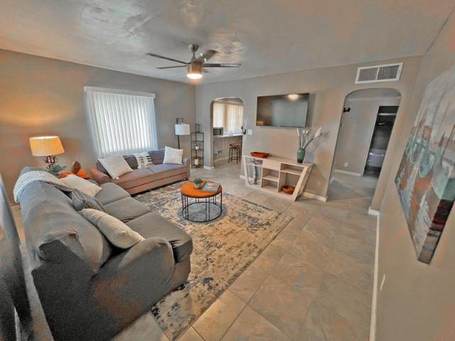 Beautiful home in Encanto Village, right by PCH