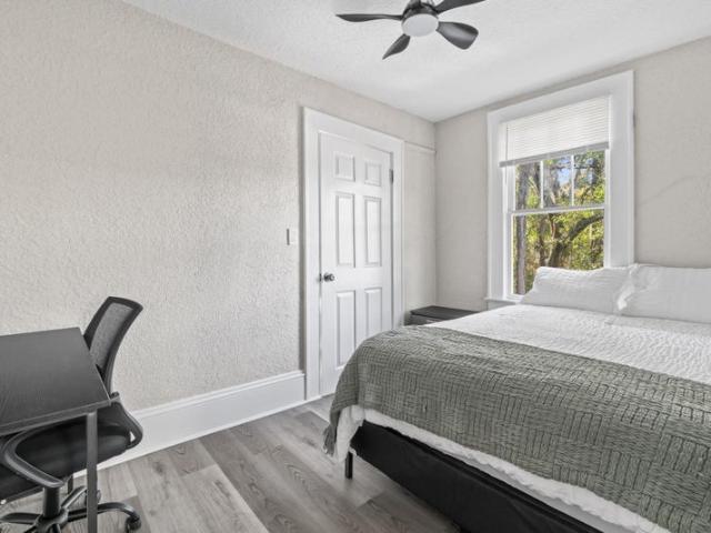 Beautiful home in great Eastside location with Wor