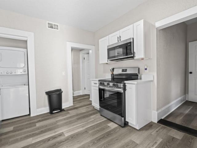 Beautiful home in great Eastside location with Wor