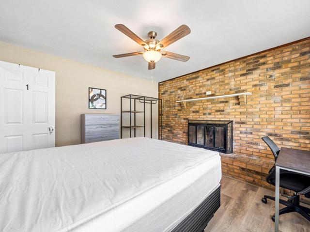 Beautiful Home in Pine Hills, Orlando, FL Close to public transportation and shopping !