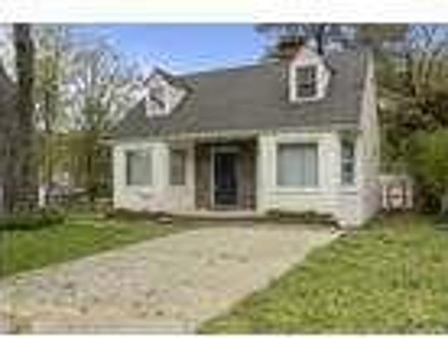 Beautiful Home located close to shopping and University of Richmond!