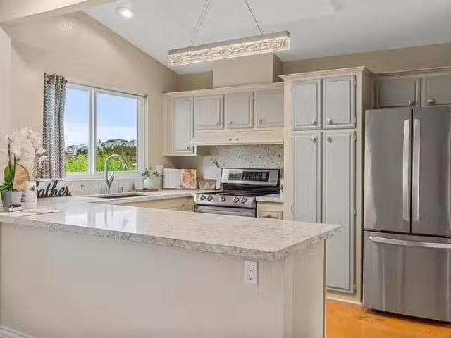 Beautiful home located in the desirable La. Apartments in Sa.