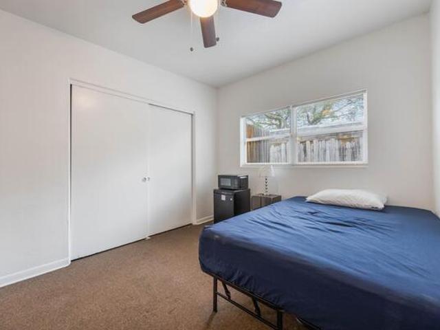 Beautiful Home – Near Everything! Clean, quiet, and perfect for you 35 Min to Disney | 25 Min to Universal | 15 Min to Downtown Orlando | 8 Min to Publix | 5 Min to Walmart