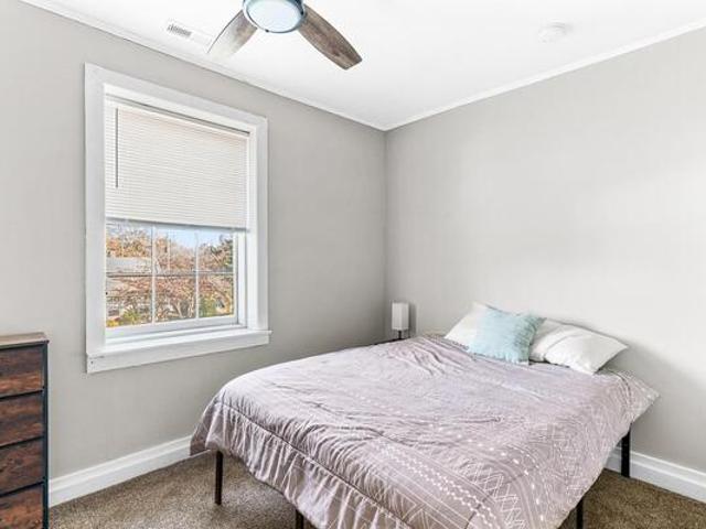 Beautiful home short walk to lovely park high speed WiFi and ALL utilities provided