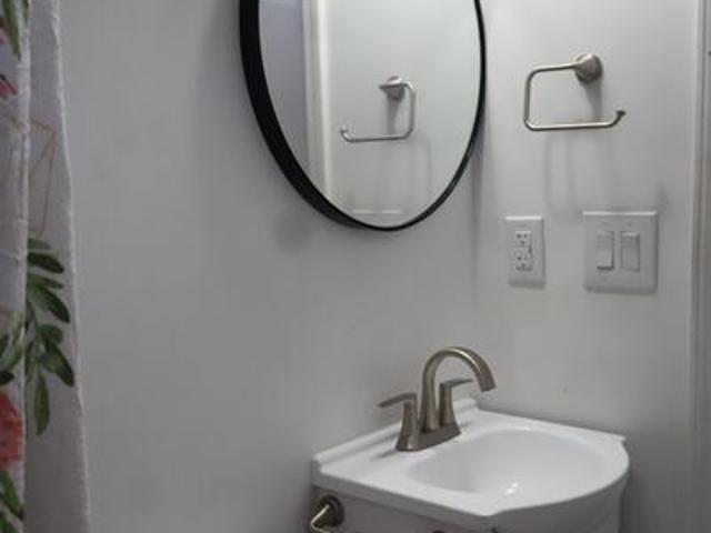 Beautiful & homey Atlanta House with Television