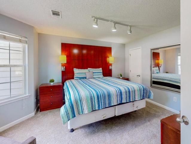Beautiful & highquality Decatur House with Workspa