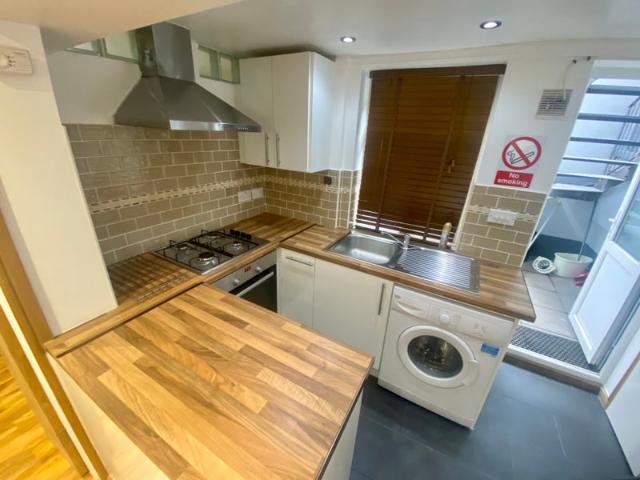 Beautiful Islington 1 Bedroom Available Now!