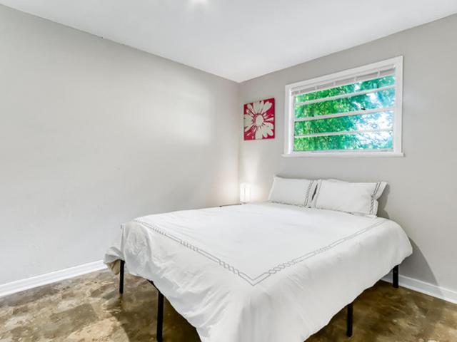 Beautiful Jacksonville House with Dining area. Newly renovated & beautiful