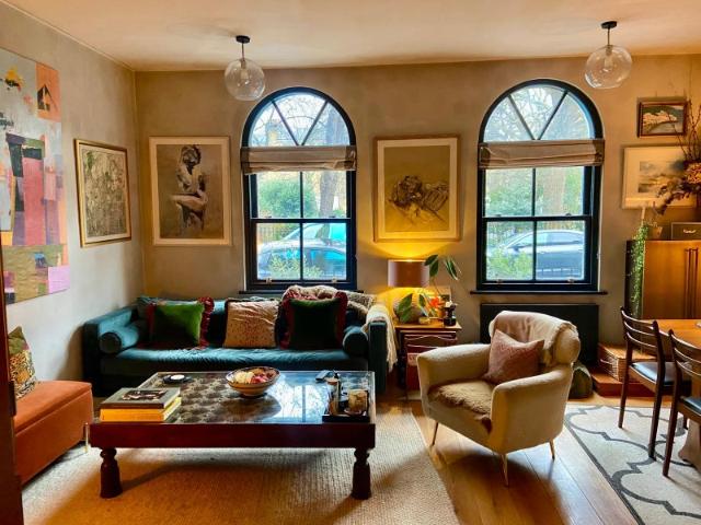 Beautiful one bed flat overlooking Clapton Square