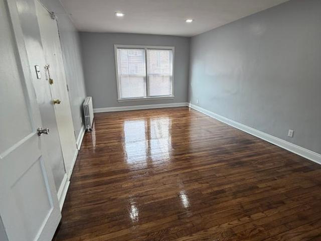 Beautiful One Bedroom Apartment Now Available In E